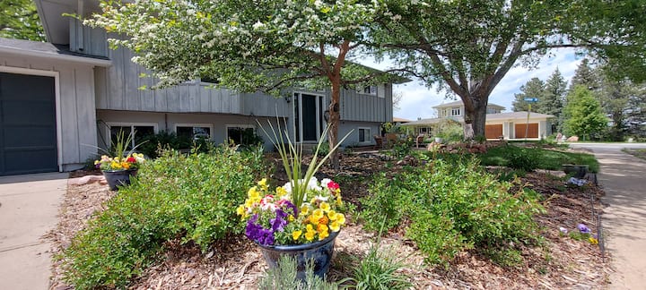 Rare Boulder Sanctuary: Huge Corner Yard & Trails - Boulder, CO