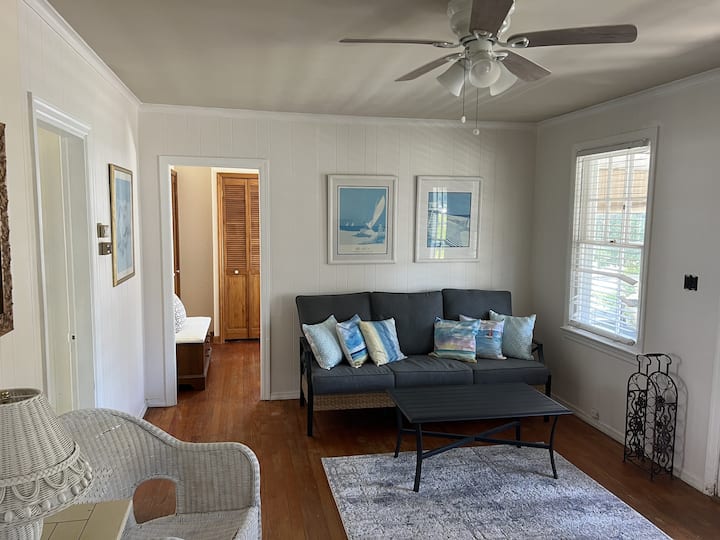 Charming Beach Cottage, Vineyards & Sunset Views - Palmer Vineyards, Riverhead