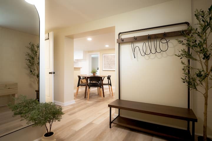Cozy Loft In Taylor Michigan Minutes From Dtw - Westland, MI