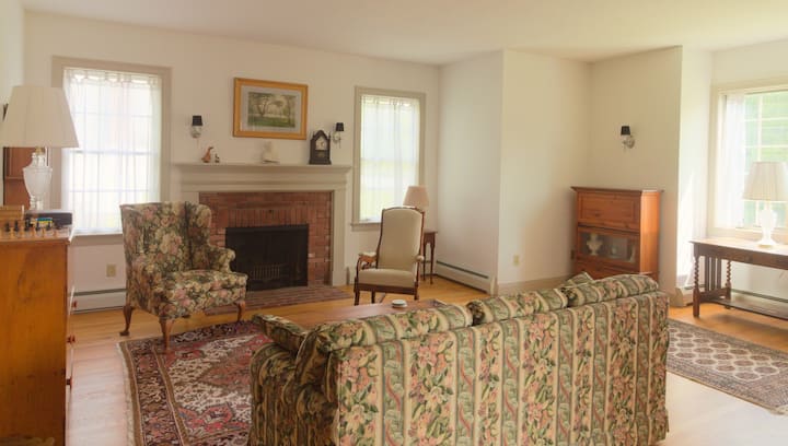 Spacious New England Escape - Hubbardston, MA