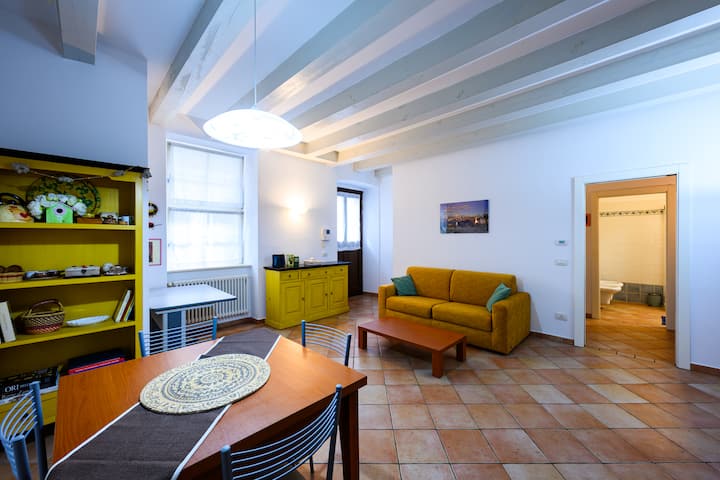La Casa Di Irene | Elegant Apt In Historic Center - Trient