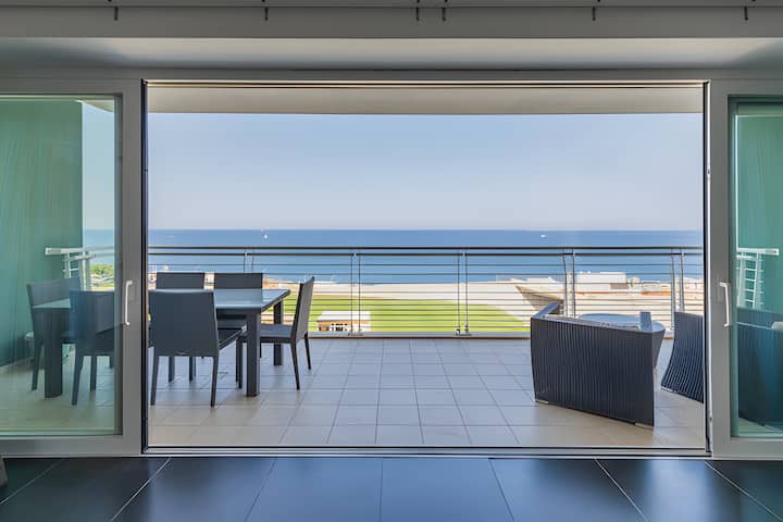 Luxury Coastal Apartment With Panoramic Views - Malta