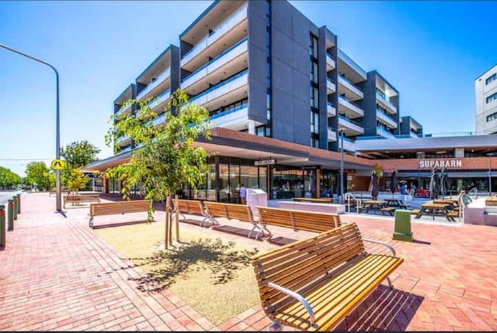 Spacious 2 Bedroom Retreat In Kingston, 2 Car Park - Queanbeyan