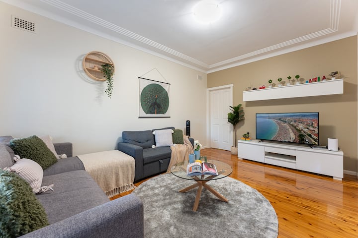 Family-sized Comfort - 4br Near Macquarie & Metro - Burwood