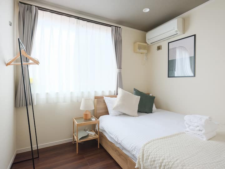 Easy Access From Haneda Airport,historical City - Yokohama