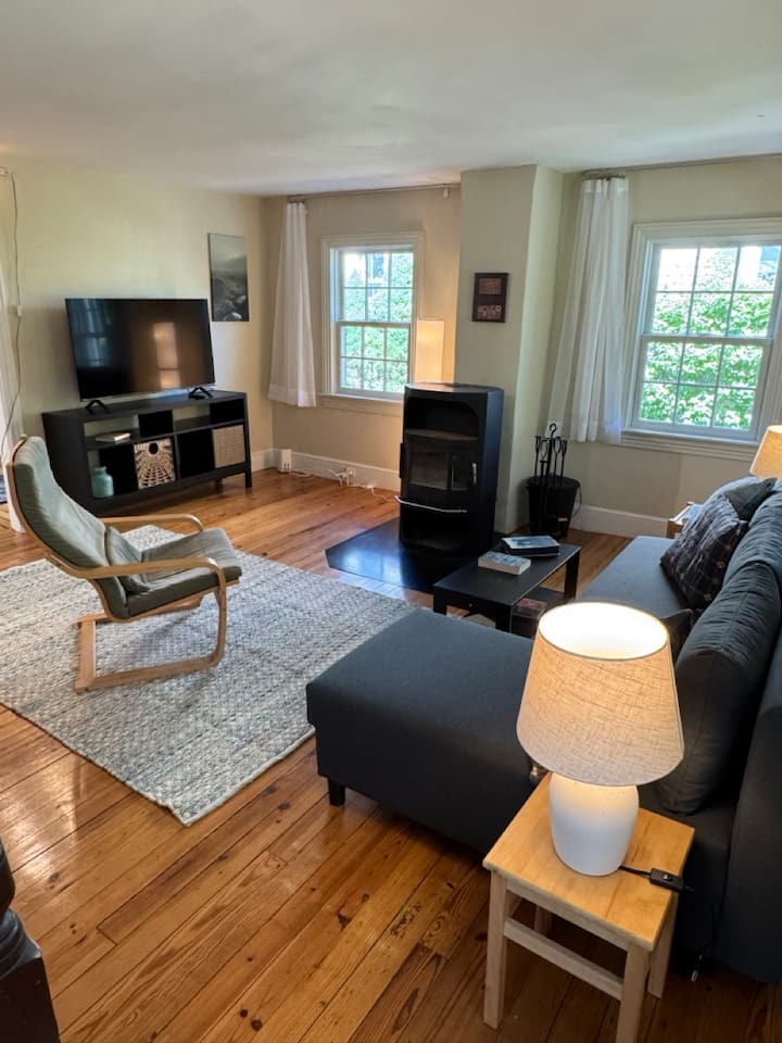 Private Br W Ensuite Bath, 1860s In-town Colonial - Princeton, NJ