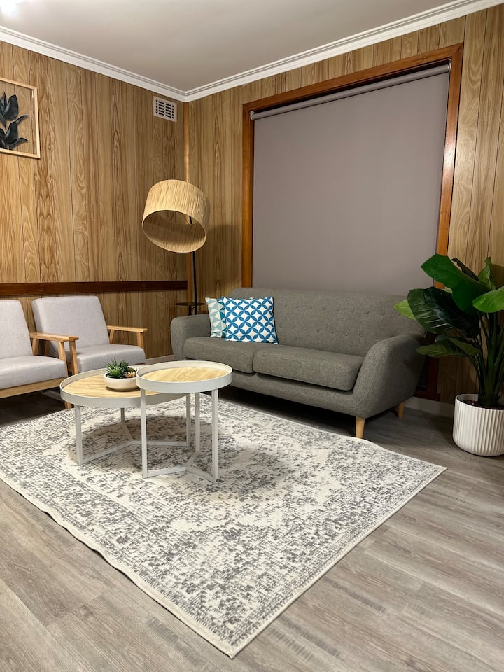 6 Bed-
Spirit Of Tasmania- 2 Mins-  Shore Getaway - North Shore