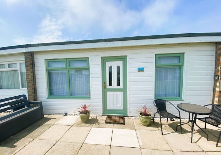 Relaxing 2 Bedroom Family Chalet In Quiet Area - Winterton-on-Sea