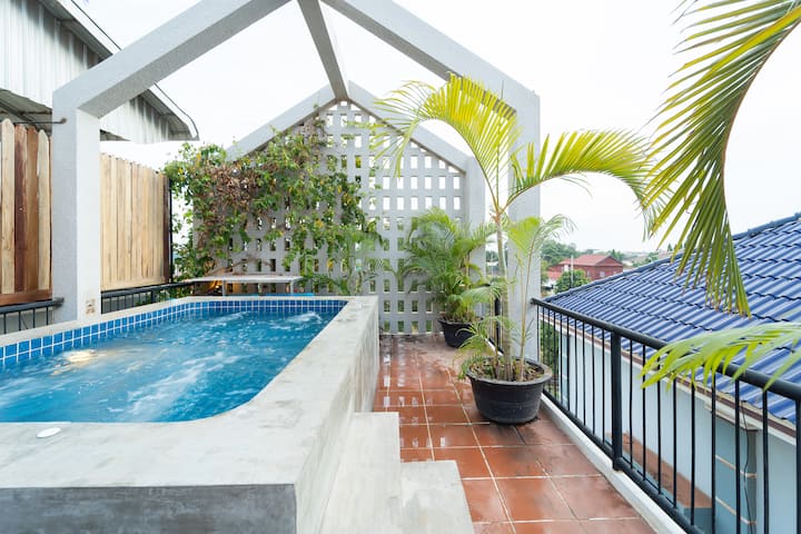 Private Villa W Rooftop Pool, Wifi, Kitchenette - Cambodia