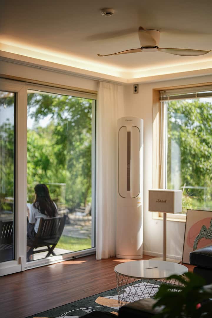 잔디마당 품은 단독 복층하우스/금오름 인근 힐링 스테이 단밤 - Jeju-si