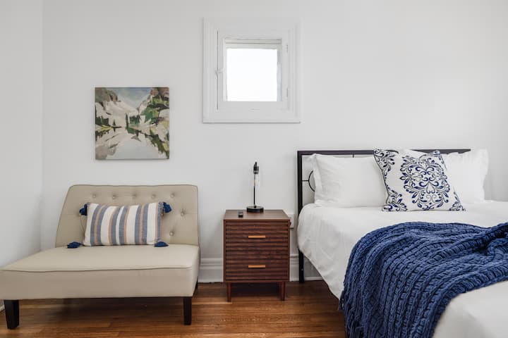 Sleeps 10 - 6 Beds - Close To Dt - Budget Friendly - Hamtramck, MI