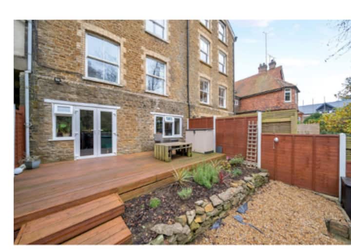 Godalming: One Bedroom In Garden Flat - Guildford
