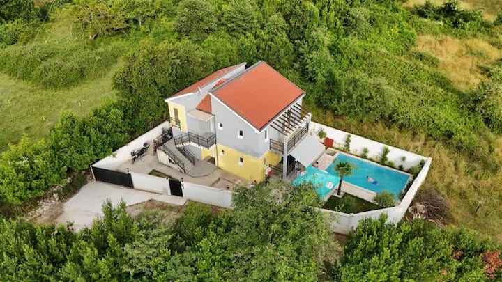 House With The Pool Mitrovic - Zelenika - 몬테네그로