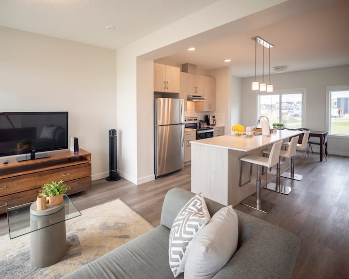 Spacious 3br Getaway | Lakeside | Full Kitchen - Edmonton