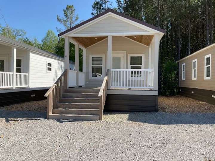 Tiny Home #4 – 2 Bedroom Sleeps 4 - 費城