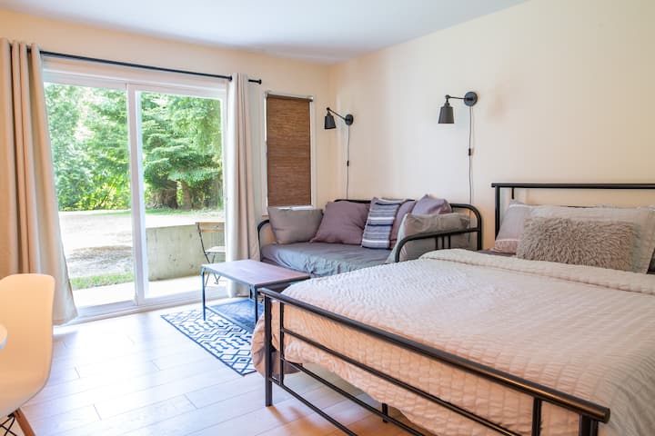 Studio W Balcony | Roku Tv & 4-min Walk To Lake - Harrison Hot Springs