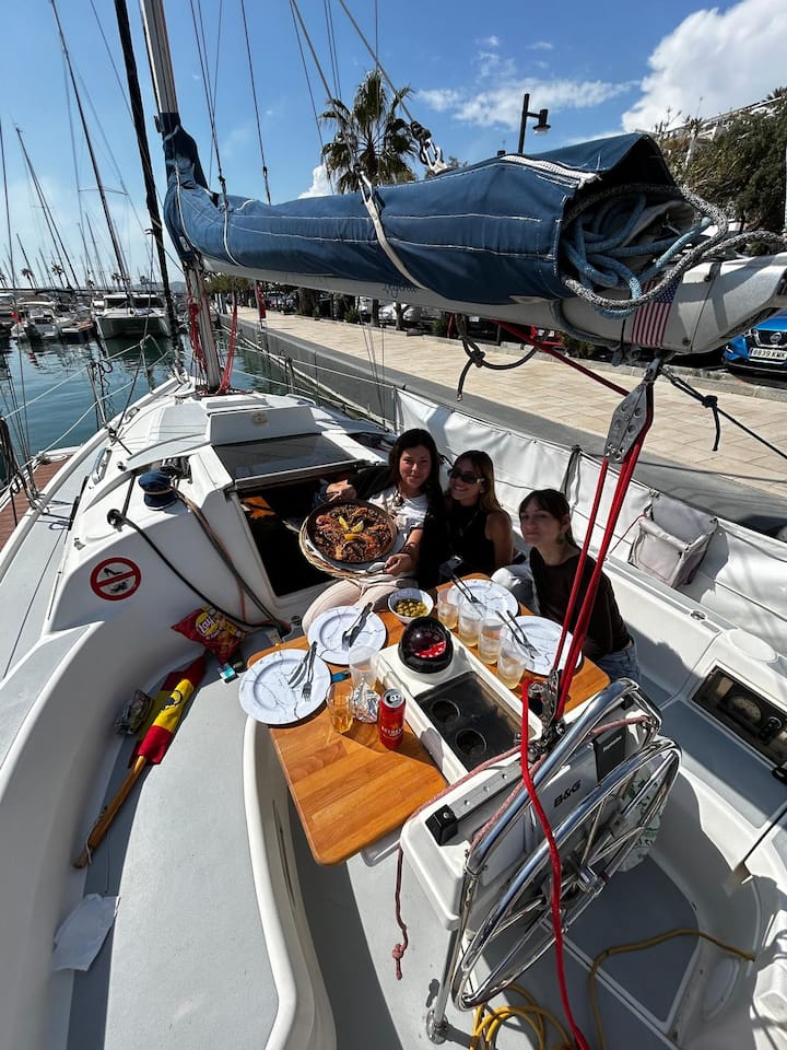 Sitges.vive La Experiencia A Bordo De Un Velero. - Sitges