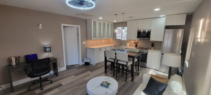 Charming Tiny House & Yard - Henderson, NV