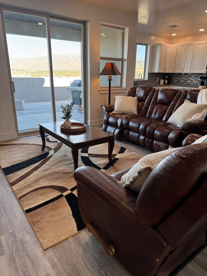 Spacious 4br Home W/ Sunset Views | Garage Parking - Winnemucca, NV