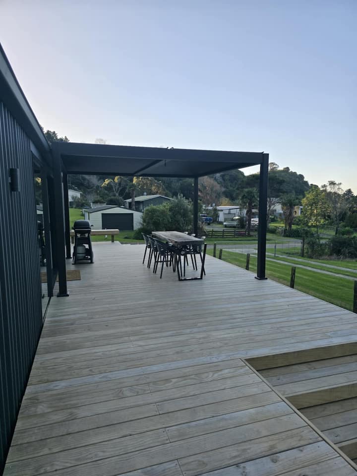 Unwind By The Coast At Onepoto Bay - Wharekahika / Hicks Bay