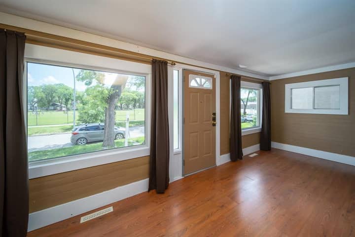 Quite But Convenient Private Apartment - Winnipeg