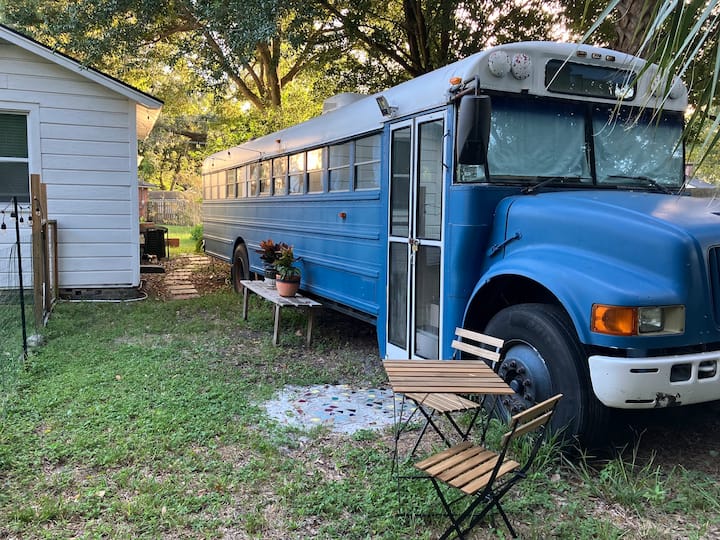 Cozy School Bus * City Glamping - Jacksonville, FL
