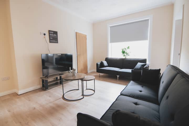 Stylish 3br Home Near Hampden No 264| Free Parking - East Kilbride