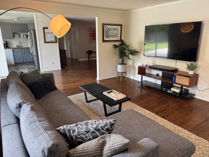 Cozy Home Near Seatac Airport - Des Moines, WA