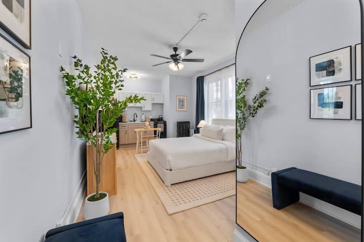 Bright & Cozy Studio In The Heart Of Hyde Park - Hamilton Park - Chicago