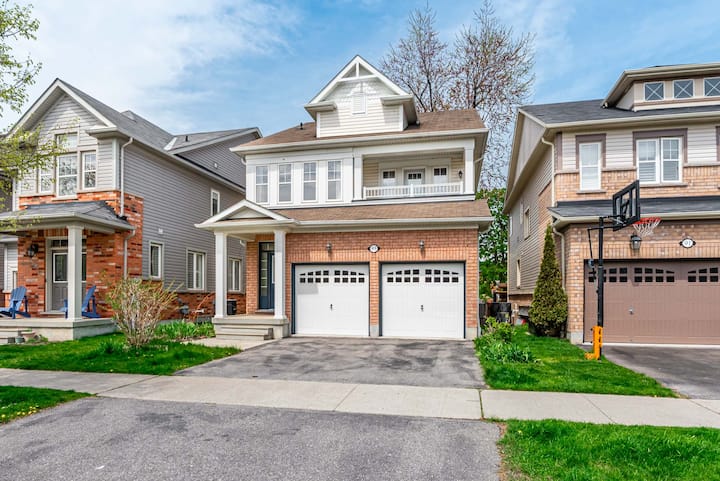 Entire Spacious 4br Home By The Lake & Park - Oshawa