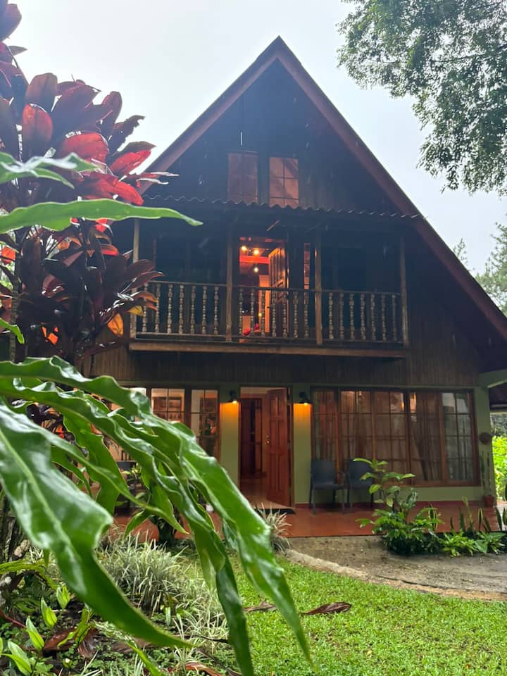 Mountain Chalet - Panama City