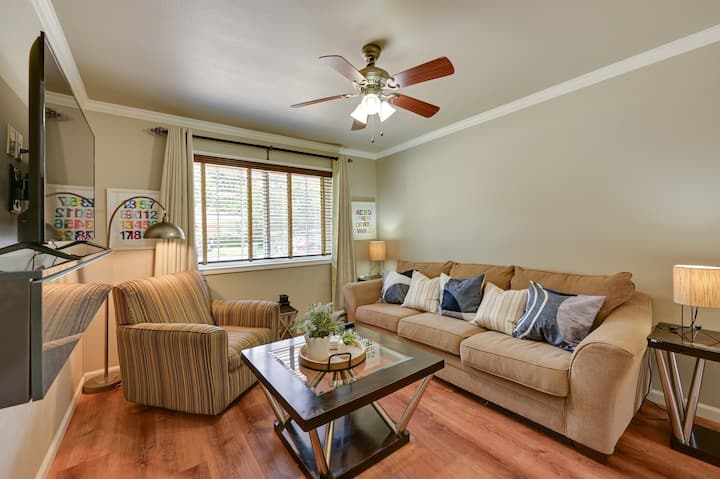 Luxury 2br Retreat | Walk To Sfa & Downtown Nacogd - Nacogdoches, TX