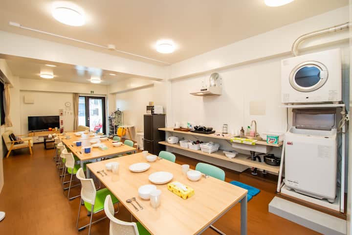 New！広々快適1軒家_1階〜3階貸切、国際通り徒歩15分、立地抜群（階段&駐車場1台&14名ok） - 那霸市