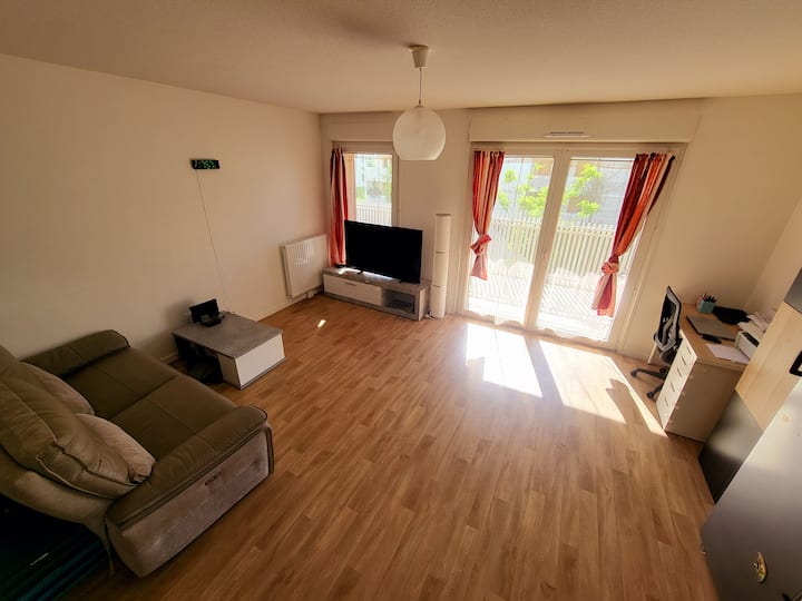 Cozy Mezzanine Room In Family Home - Mérignac