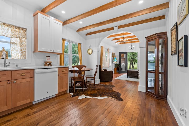 Convenient Cozy Farm Cottage 15 Miles From Dc - Waldorf, MD