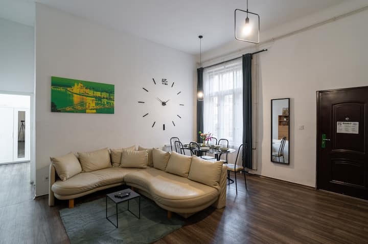 Jewish Quarter-2 Bedroom- Sightseeing & Party - Budapest