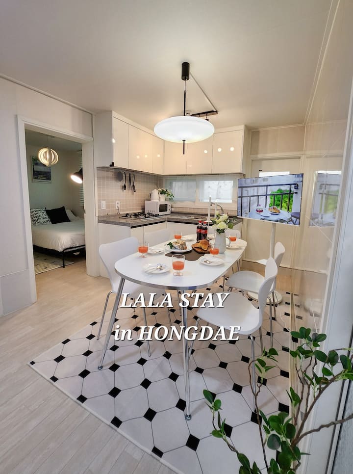 [2월big할인]단독사용/3bed3room/평지/무료짐보관/7ppl/경의선숲길/경복궁명동 - Seoul