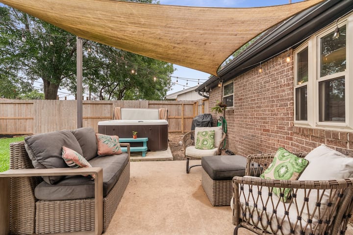 Spacious 4br Houston Retreat W/ Hot Tub! - Houston, TX
