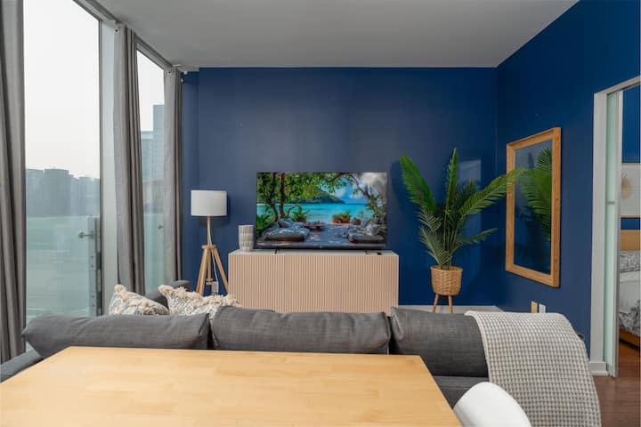 Cozy & Modern Downtown 1br Condo W Cn Tower View - Toronto, ON