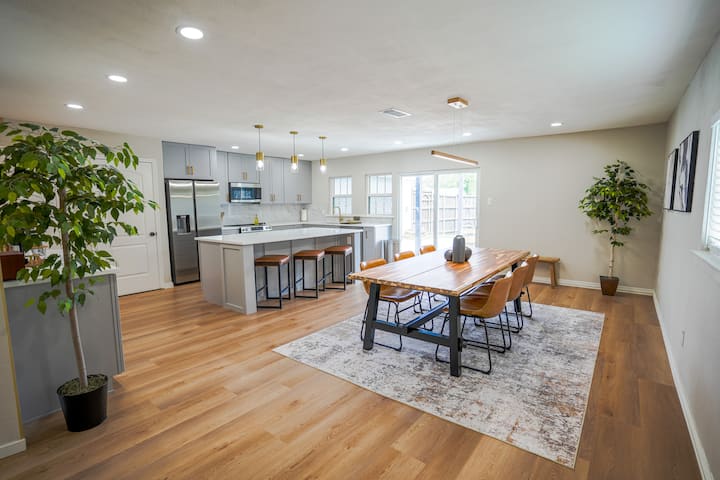 Modern | Sleeps 8+outdoor Space! - The Colony, TX