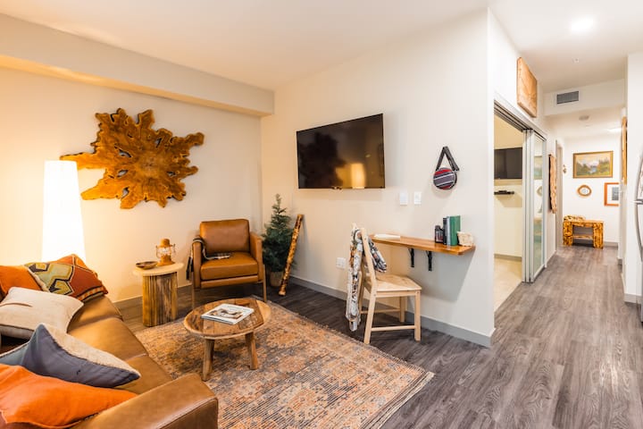 Near Dwntn | Pool | Gym | In-unit W/d - Gig Harbor, WA