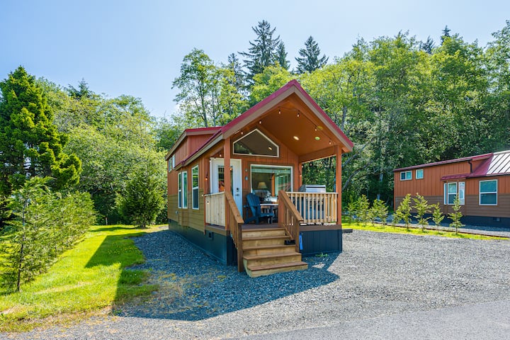 Rainforest Tiny Home Retreat: Fishing Cabin - Forks, WA