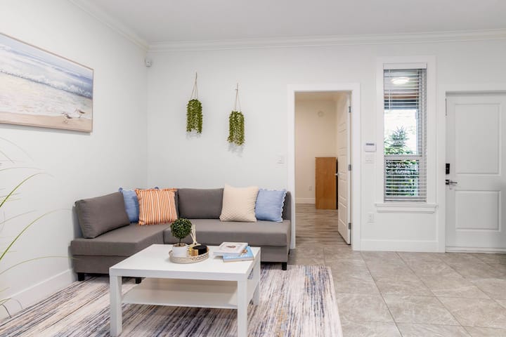 New - Cozy Modern Suite In New Westminster - Burnaby