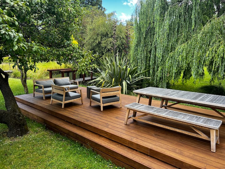 Family Magic By The Creek - Wanaka