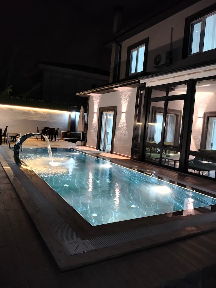 Müstakil Havuzlu Lüx Villa - Sapanca