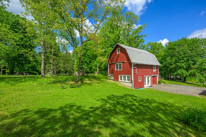 Historic 1850s Carriage House Studio @ Town Center - Taconic State Park, Copake Falls