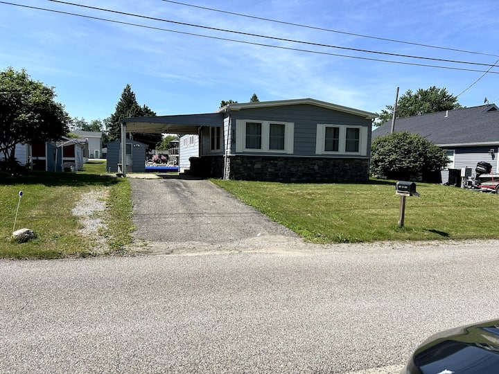 Crooked Lake Inlet Retreat - Lake James, Angola