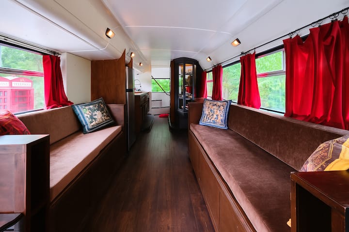 ‘Nightly Bus’: A Magical Retreat - Sevierville, TN