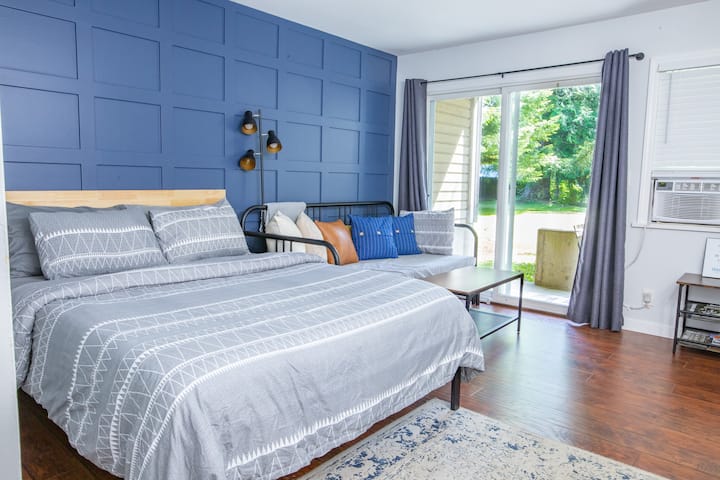 Studio With Balcony | Walk To Lake & Hot Springs - Harrison Hot Springs