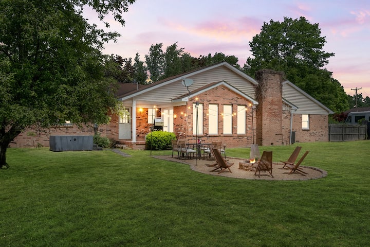 Quiet Nrg Retreat | Hot Tub • Gameroom • Firepit - Hilltop, WV